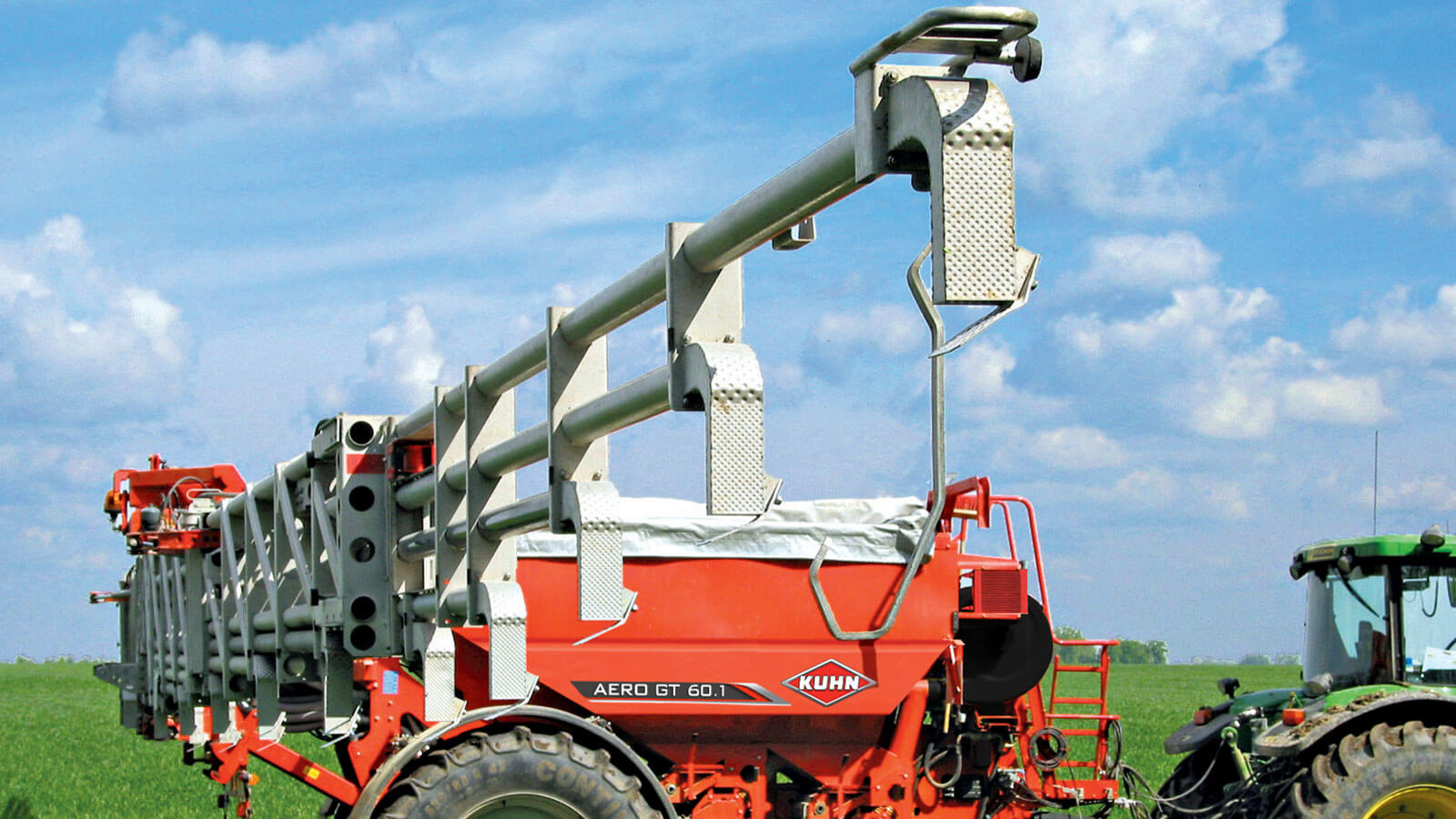 Trailed Boom Spreader AERO GT 60.1 | KUHN farm machinery