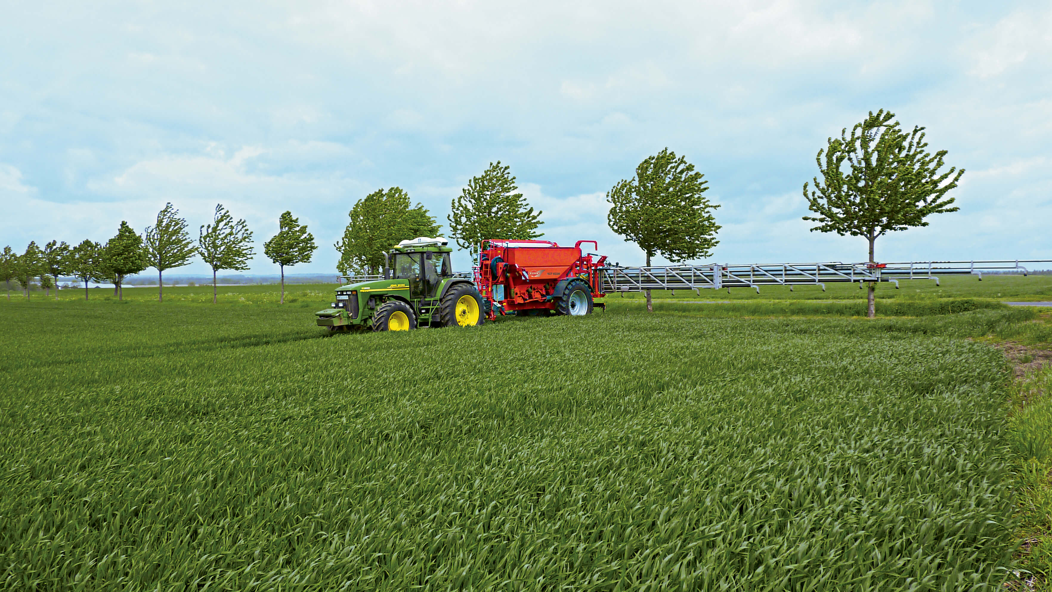 Trailed Boom Spreaders | KUHN farm machinery