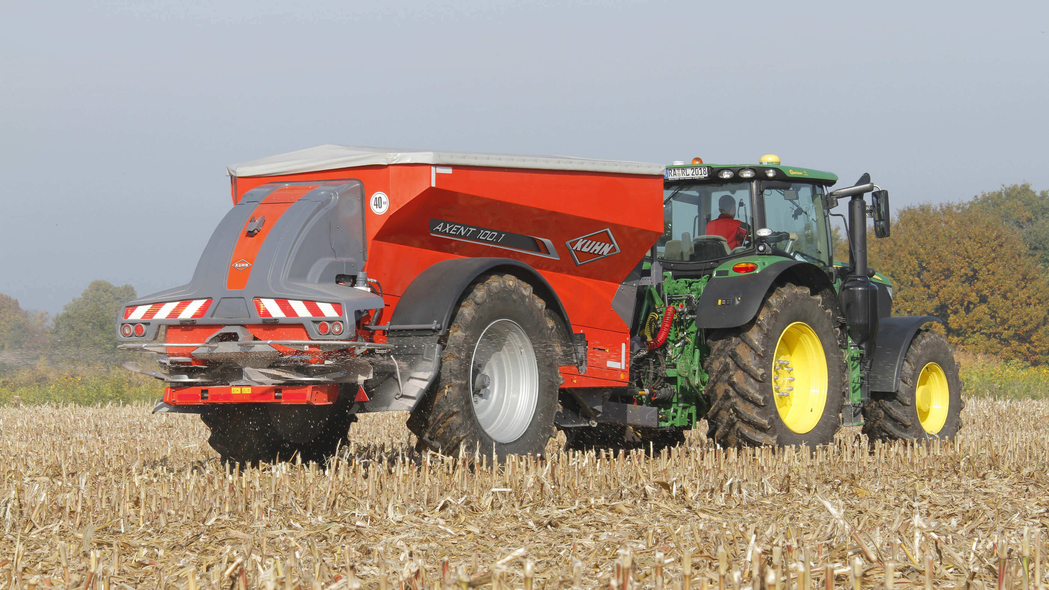 Trailed Twin Disc fertiliser spreader AXENT | KUHN farm machinery