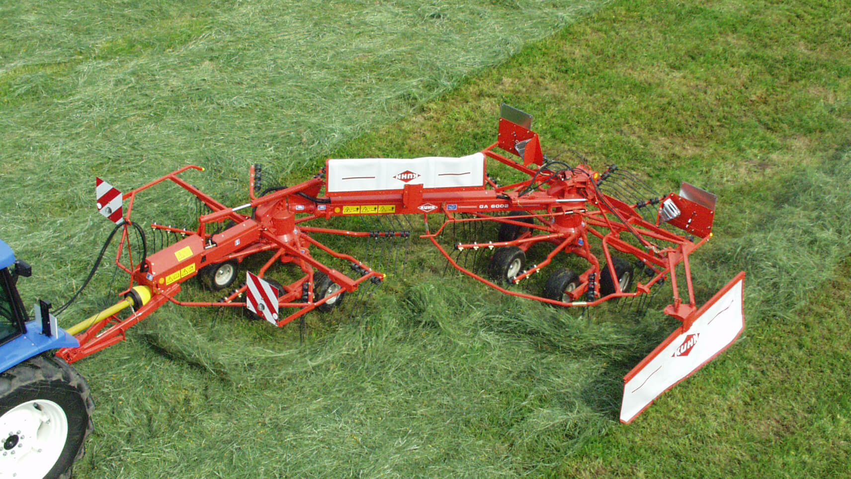 Twin-rotor rakes GA 1002 | KUHN farm machinery