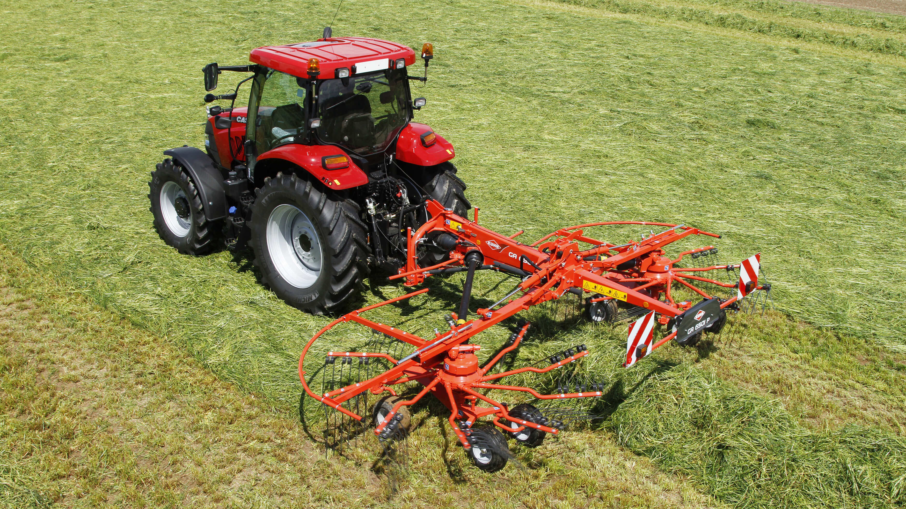 Twin-rotor rakes GA 1001 P | KUHN farm machinery