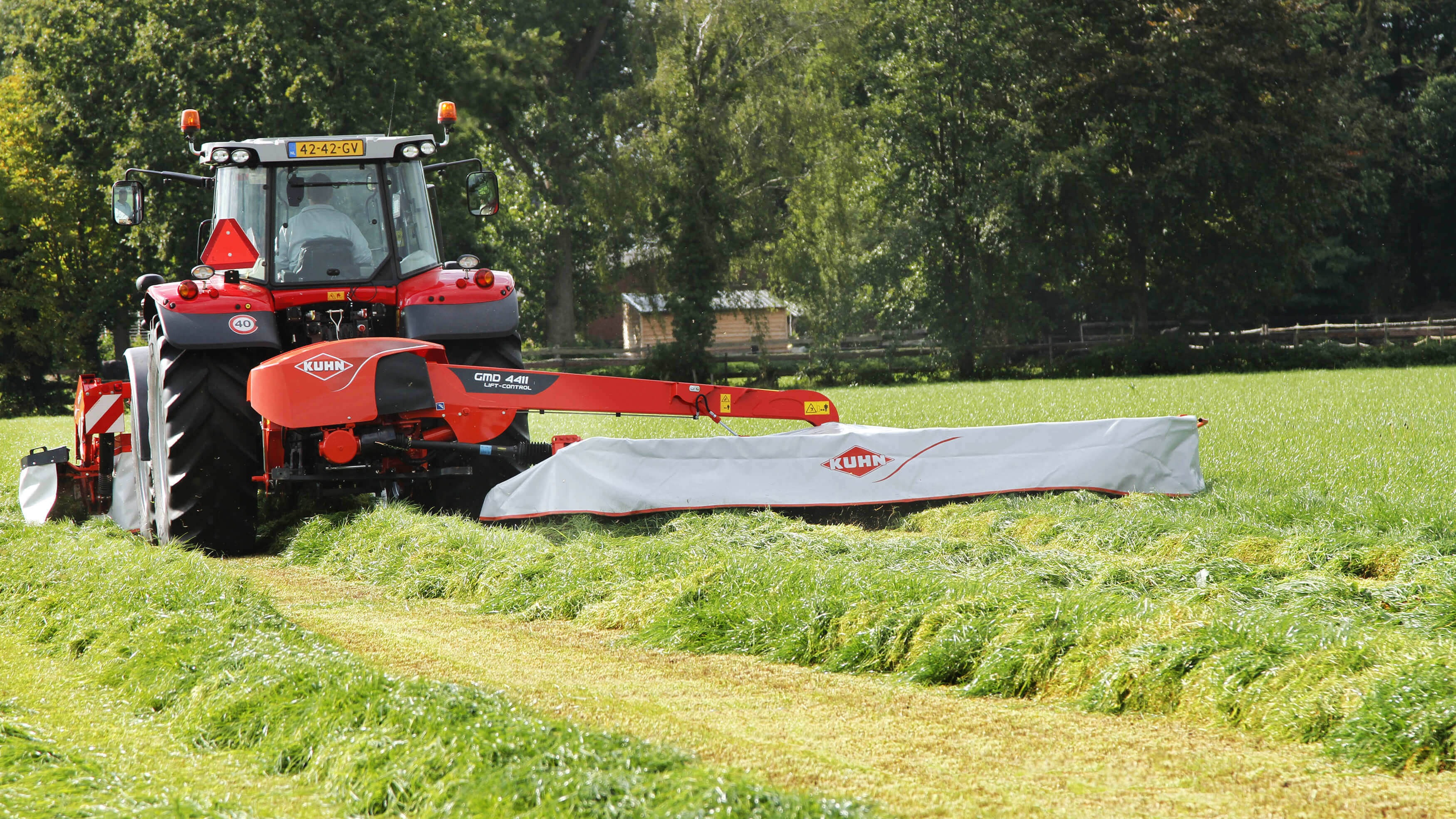 Mounted Mowers | KUHN farm machinery