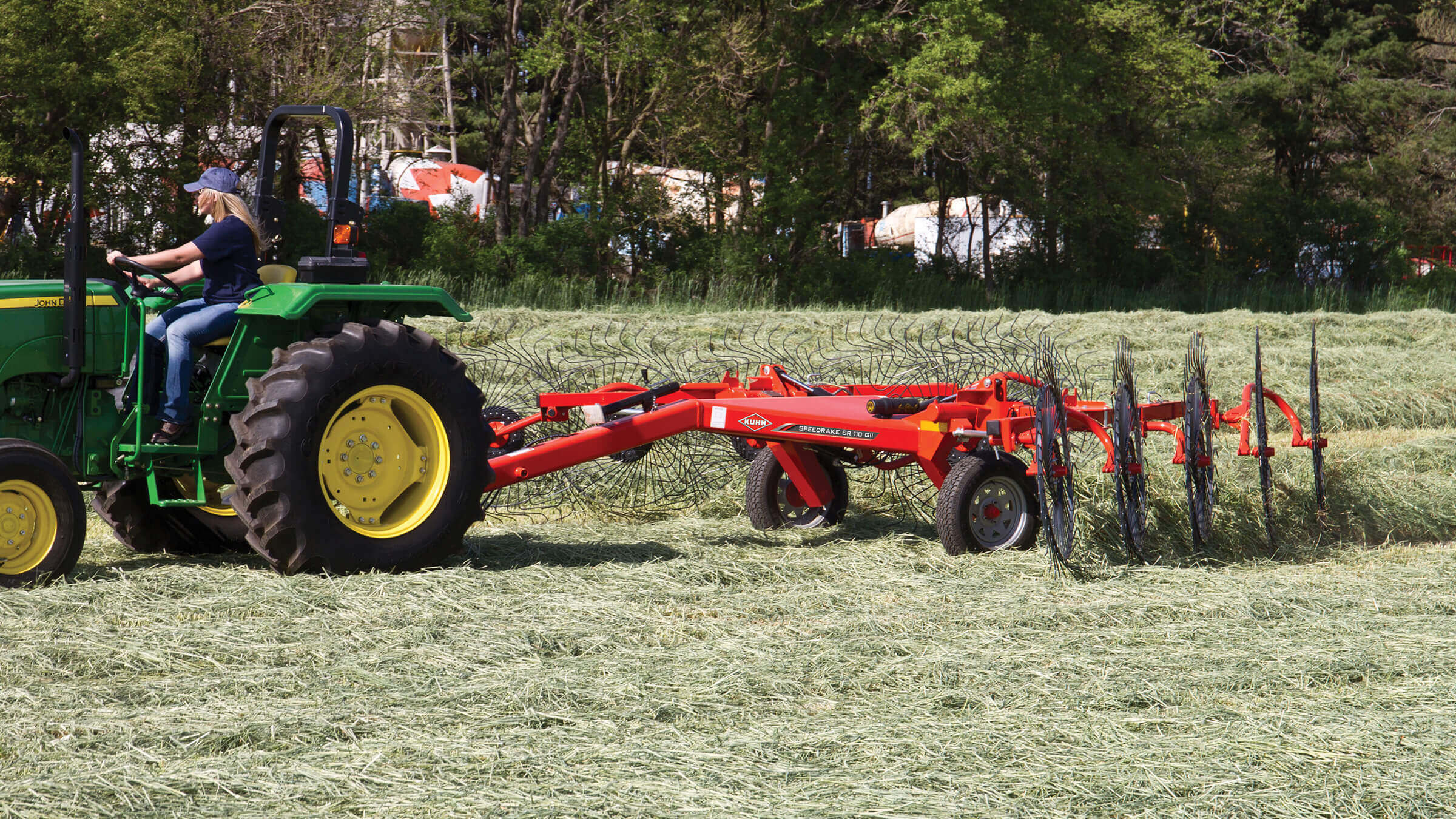 KUHN SR 100 Series SpeedRake Wheel Rakes | KUHN farm machinery