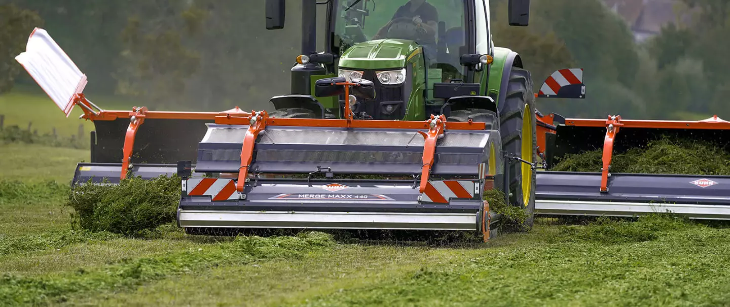Front belt merger MERGE MAXX 440 F | KUHN farm machinery
