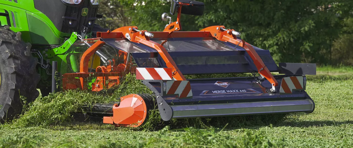 Front belt merger MERGE MAXX 440 F | KUHN farm machinery